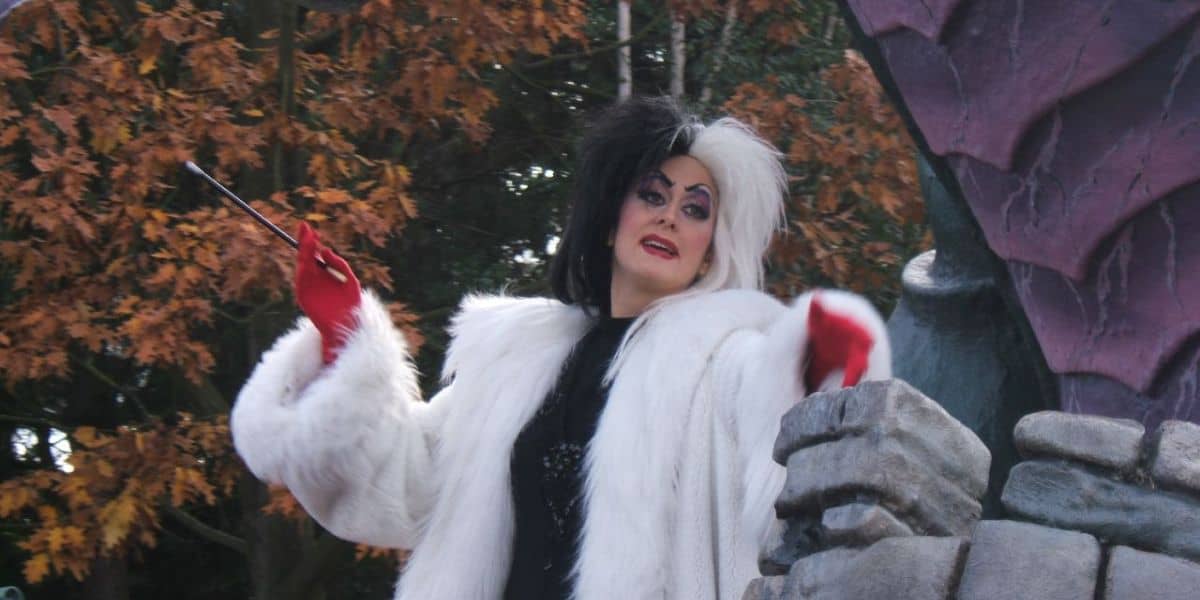 Video: Disney Villain Steals the Show, Creates Her Own Parade in the ...