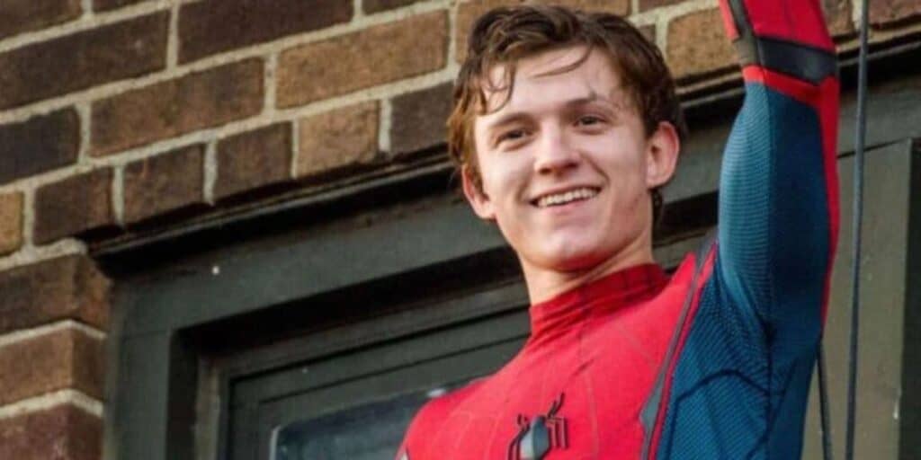 “Real Life Spider-Man” Climbs Skyscraper Without Any Gear : Disney Fanatic