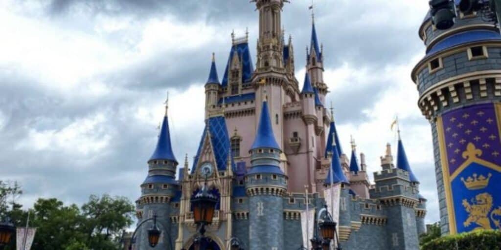 Disney Imagineers Officially State Why the Current Cinderella Castle ...
