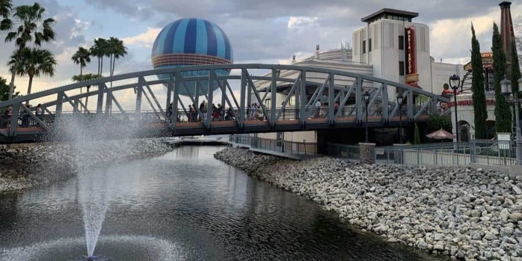 Families Flee, Guests Hide After Violent Scare at Disney World : Disney ...