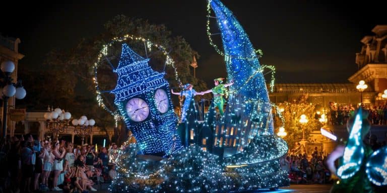 Adults Feud Over Parade Viewing Spot at Disney World, Get Kicked Out of ...