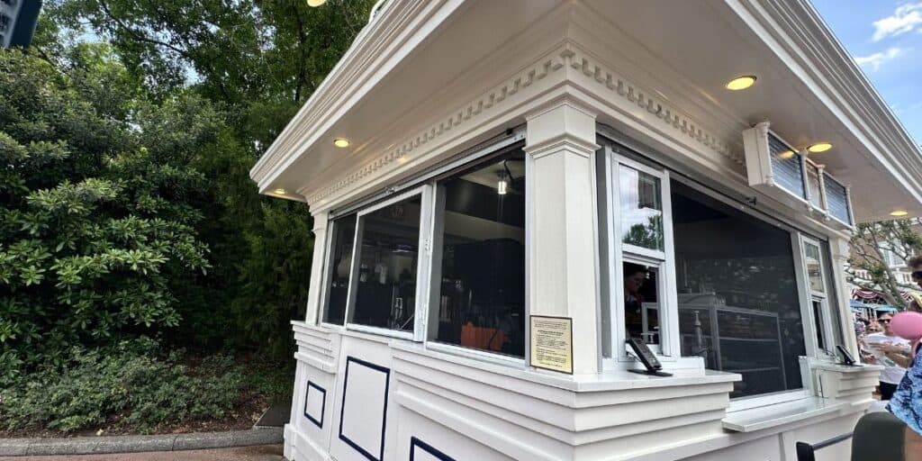 After Years of Bee Invasions, Disney Finally Sealed Off Its Kiosks ...